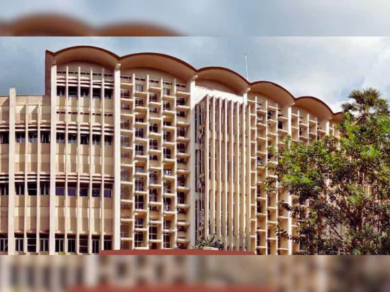 Meet Deepesh Kumari: Daughter Of Pakoda Seller, Studied Engineering ...