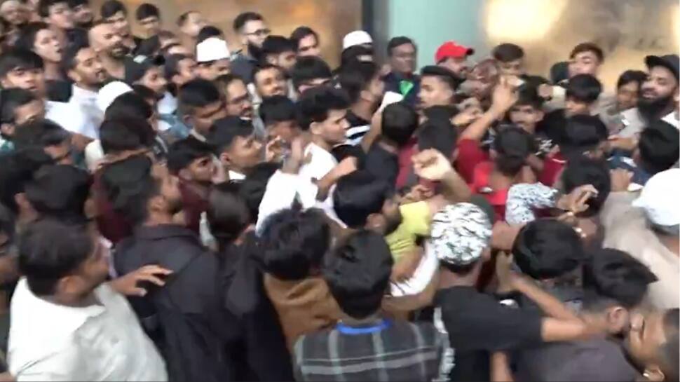 iPhone 17 Launch Day Turns Ugly: Punches Fly As Fans Brawl Outside ...