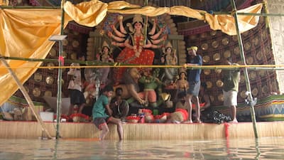 Kolkata Weather Update: 11 Dead, Puja Preparations Drowned In City's ...