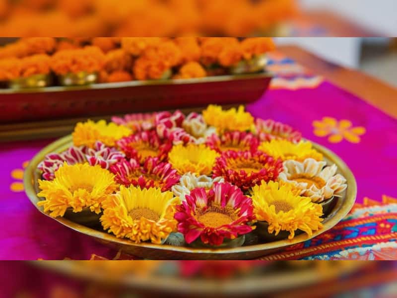 Happy Karwa Chauth 2025: 10 Stunning And Easy DIY Thali Decoration ...