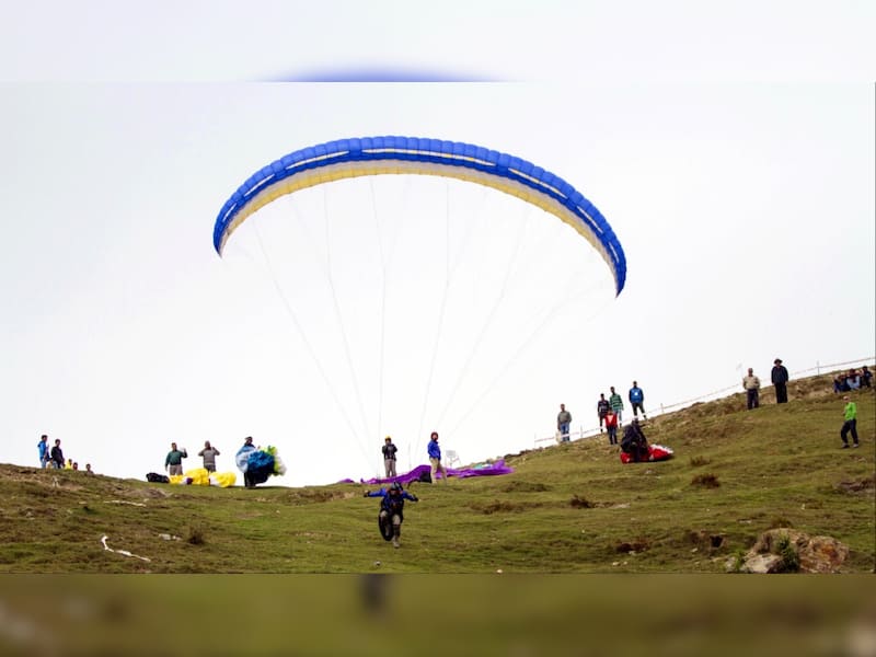 10 World's Most Stunning And Scenic Paragliding Destinations - Three ...