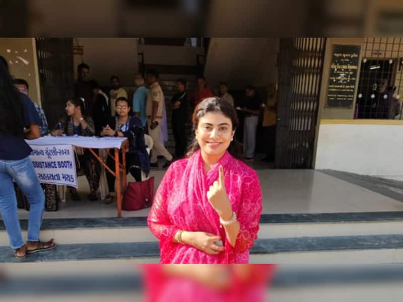 Meet Rivaba Jadeja : Ravindra Jadeja's Wife Who Took Oath As Gujarat ...