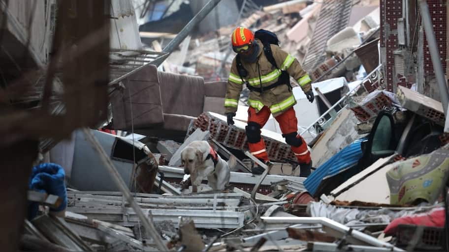 Caught On Camera: 6.1 Turkey Earthquake Causes Buildings To Collapse On ...