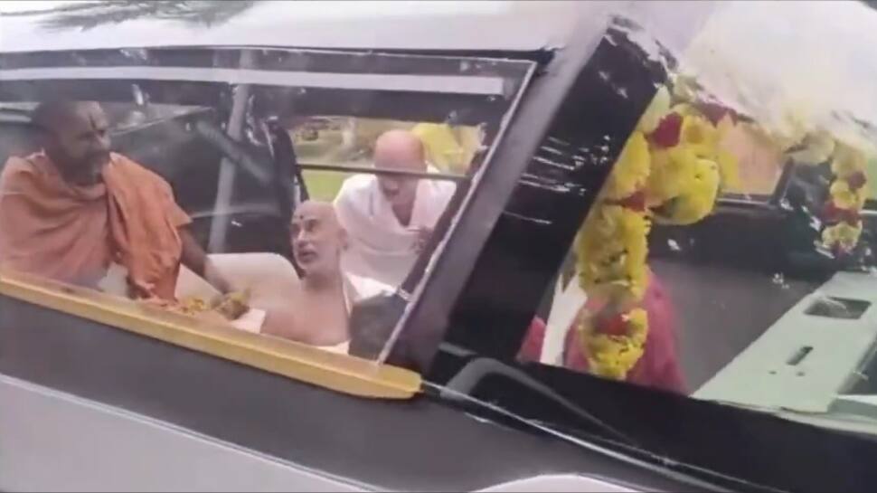 Autonomous Blessings: Seer Takes Driverless Car Ride In Bengaluru In A ...