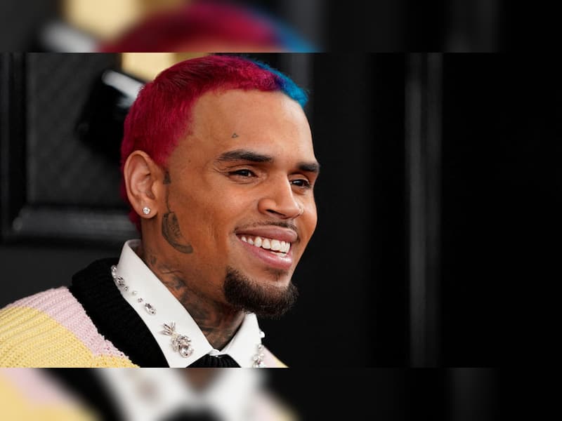 Famous Kissing Scandals: Top 7 Celebrities Who Kissed Their Fans In ...