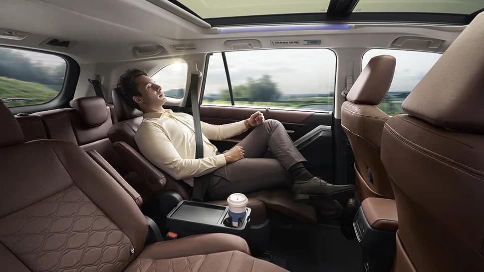 Forget Toyota Fortuner! THIS SUV-ish 8-Seater Car Offers 23+ Kmpl ...