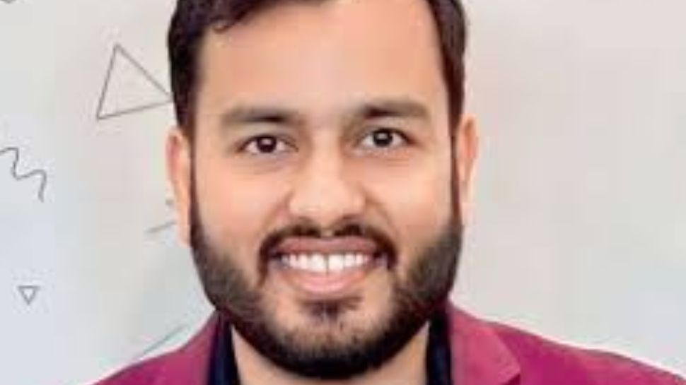 Meet The Tutor Who Started With A Chalkboard And Built A Rs 44,00,00,00,000 Ed-Tech Empire After ...