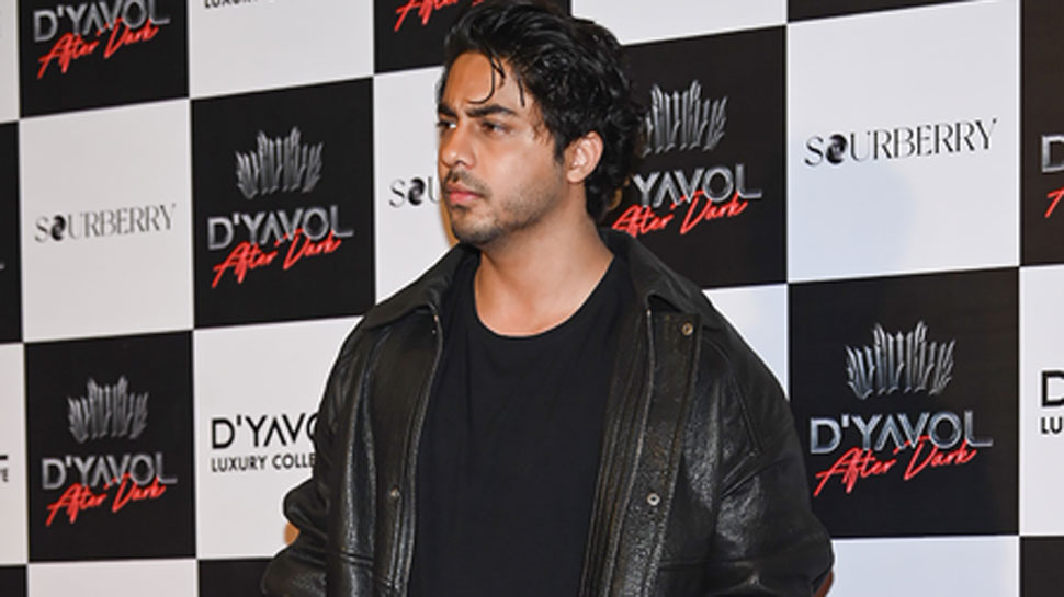 Did Aryan Khan Show Middle-Finger At A Bengaluru Pub? Police Probe ...