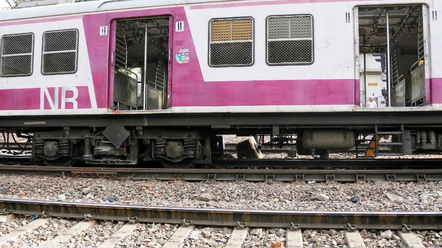 Viral Video: Woman Trapped In Train Washroom As 40 Men Storm Coach; RPF ...