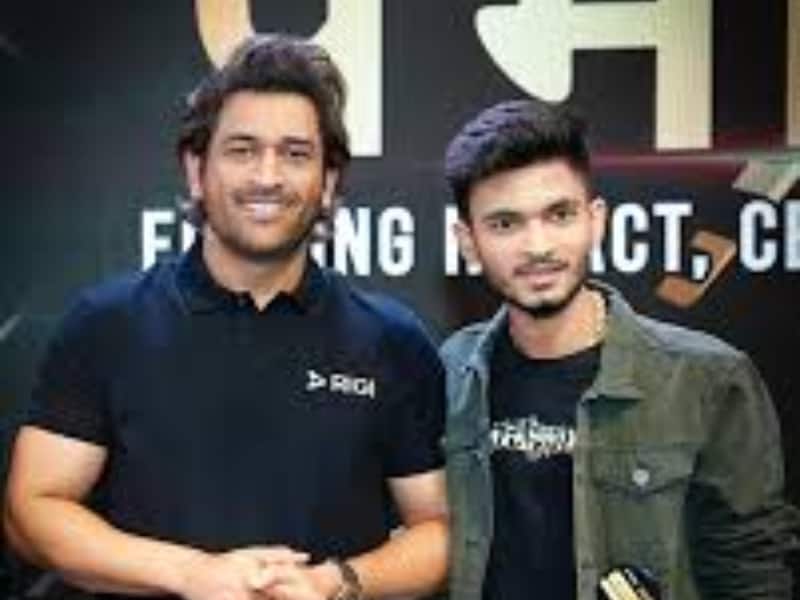 Meet Anurag Dwivedi: Youtuber From Village Unnao Who Made Rs 300,00,00 ...