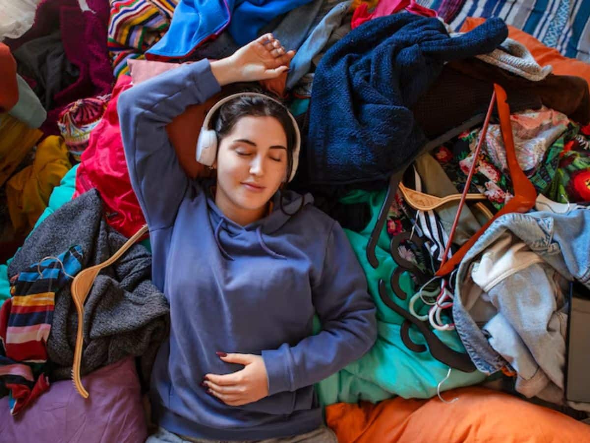 Fast Fashion vs Fast Tech: Who Wins? | Lifestyle News | Zee News