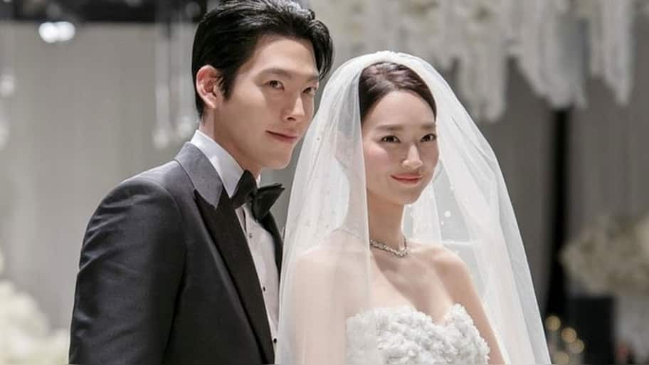 Korean Superstars Kim Woo-Bin and Shin Min-Ah Marry After Dating For A ...