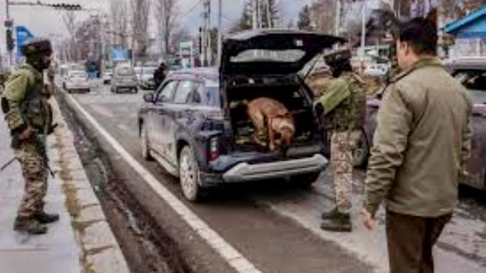 High Alert In Jammu & Kashmir Ahead of New Year 2026 As Tourist Rush ...