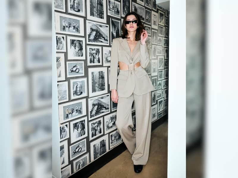 New Year 2026 Celeb-Style Outfit Ideas: Janhvi Kapoor's Smouldering Miu ...