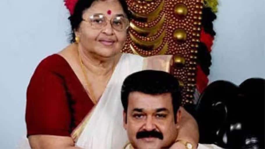 Veteran Actor Mohanlal's Mother Santhakumari Dies At 90 | People News ...