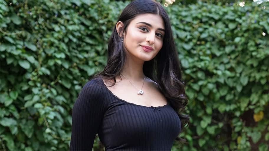 Payal Gaming’s ‘Normal Girls Dance vs Introverts Stay At Home’ New Year ...