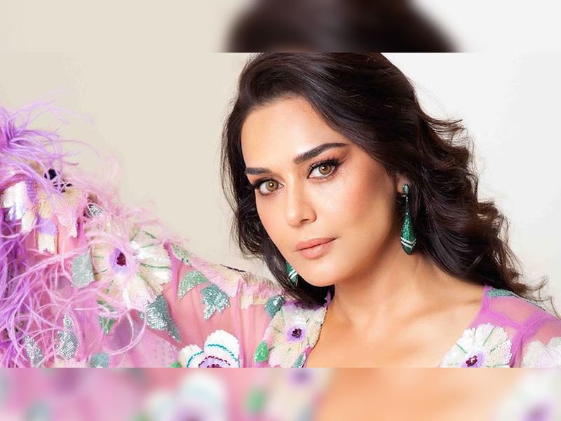 Meet Bollywood Actors Who Are Highly-Educated: From Engineering To ...