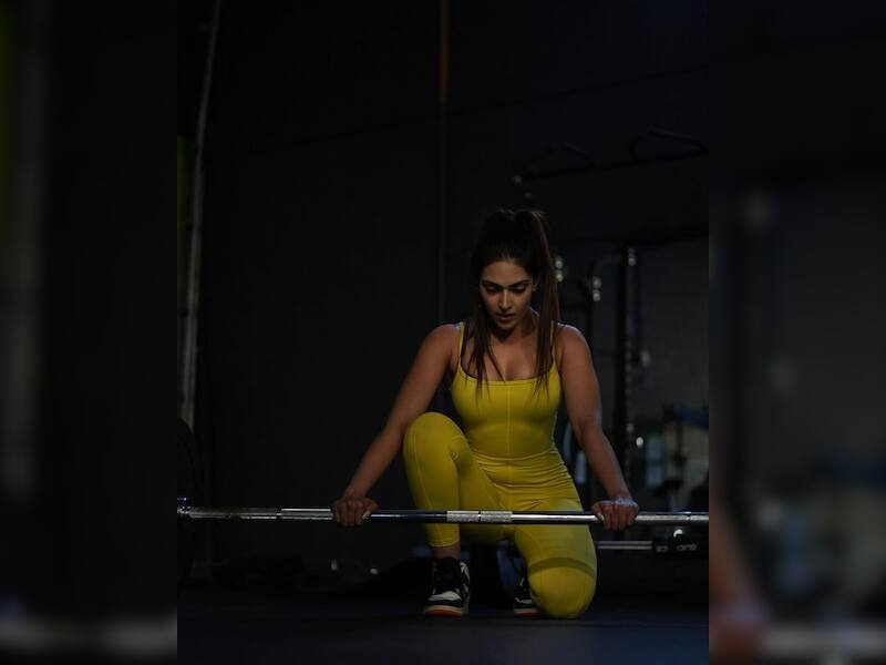 Yesha Sagar: Who Is The WPL 2026 Mystery Anchor Fans Can’t Stop ...