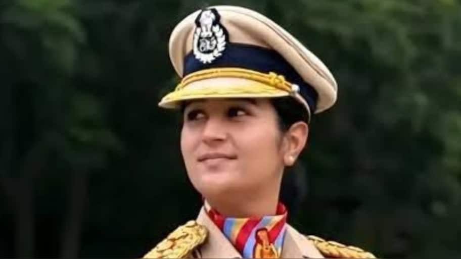 Republic Day 2026: Who is Simran Bala? Meet the first woman CRPF ...