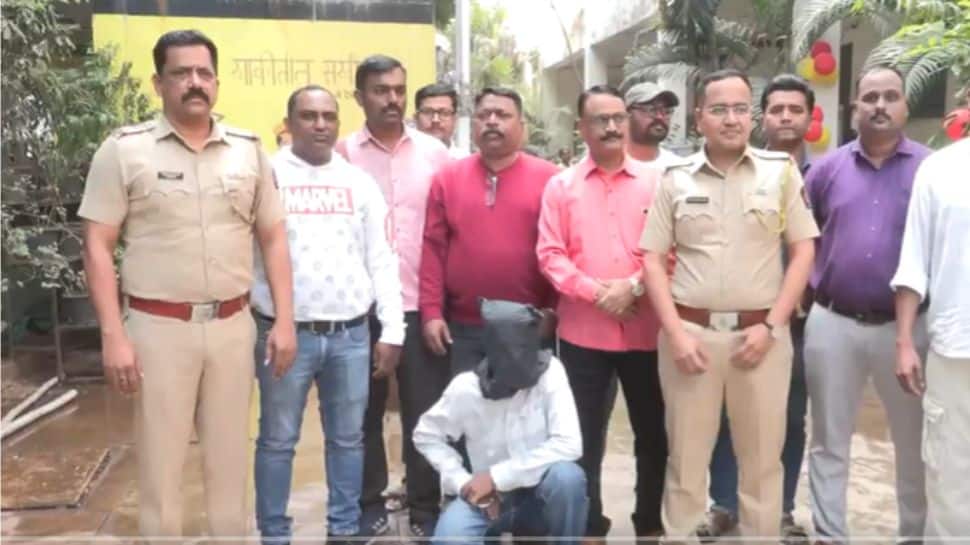 Professor stabbed to death in local train at Malad Station, accused ...