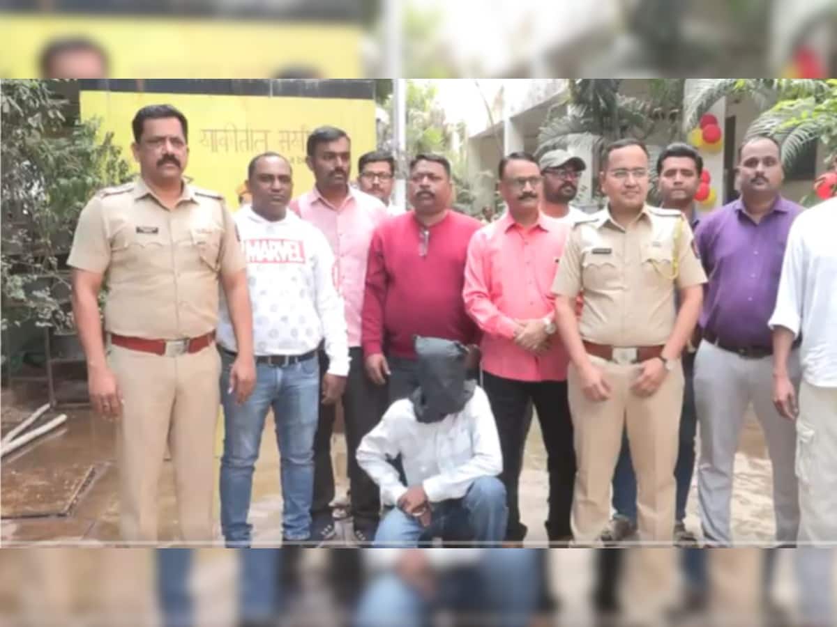 Professor stabbed to death in local train at Malad Station, accused ...