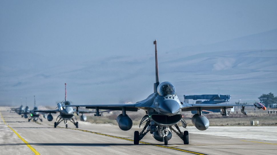 Turkish Air Force F-16 crashes in Balikesir: Pilot killed in training ...