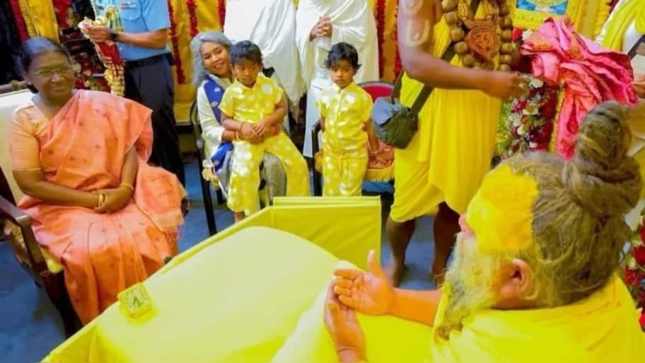 President Murmu offers prayers at Baba Neem Karoli's samadhi site in ...