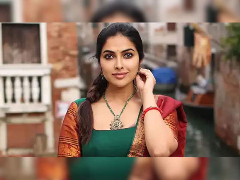 Who is Divi Vadthya? Once called 'most desirable woman in TV' and ex ...