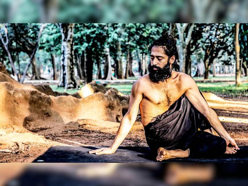 Best yoga asanas to support liver detox and digestion: Bhujangasana ...
