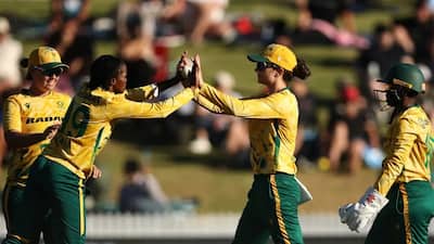 Star pacer reverses retirement, included in South Africa's T20 World ...