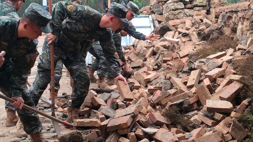 China Earthquake: 13 buildings collapse, two dead after 5.2-magnitude ...
