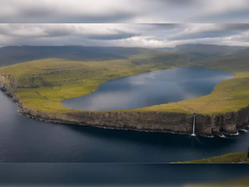 Floating lake or illusion? This loch appears floating above ocean - Did ...