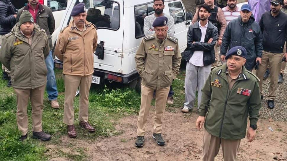Hundreds of tourists stranded mid-air after technical snag in Gulmarg ...