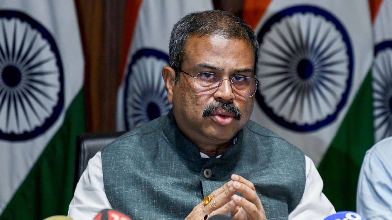 Dharmendra Pradhan holds meeting with public sector banks to fix CBSE ...