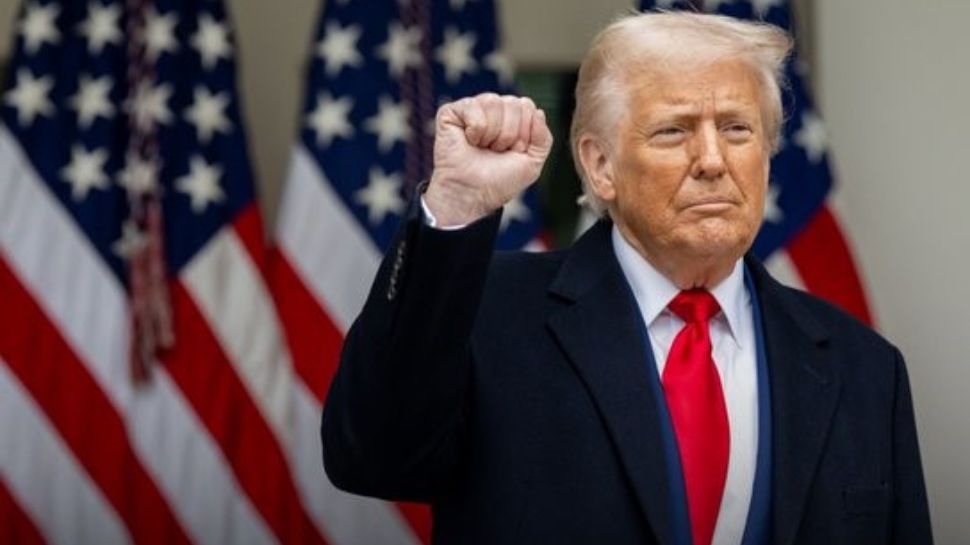 Trump shares confrontational discombobulated message alongside striking ...