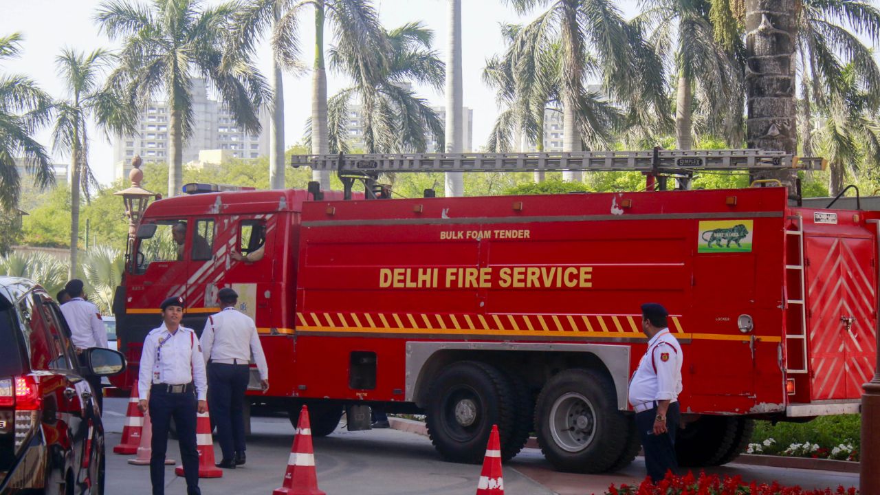 Massive fire outbreak at Delhi's School of Planning and Architecture ...