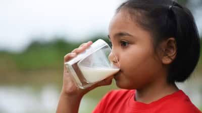 Best time to drink milk: Morning or night? Experts explain | Health ...