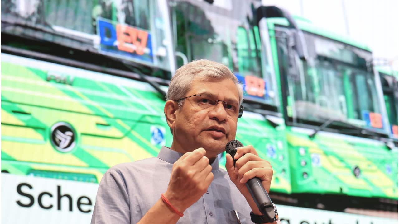Cabinet approves Rs 9,585cr scrappage scheme to force old trucks, buses ...
