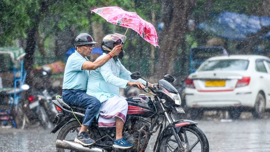 Delhi-NCR weather alert: Pleasant weekend expected with rains likely ...