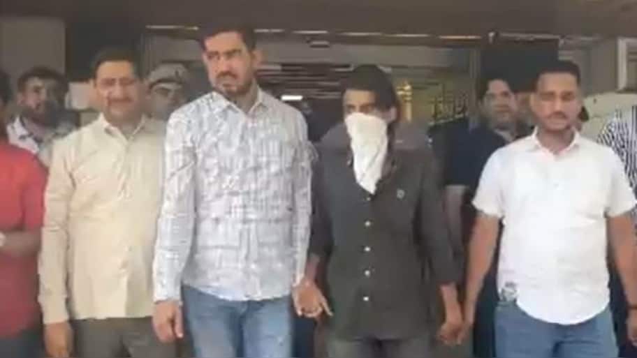 DU student arrested with hydroponic marijuana worth Rs 20 lakh, police ...