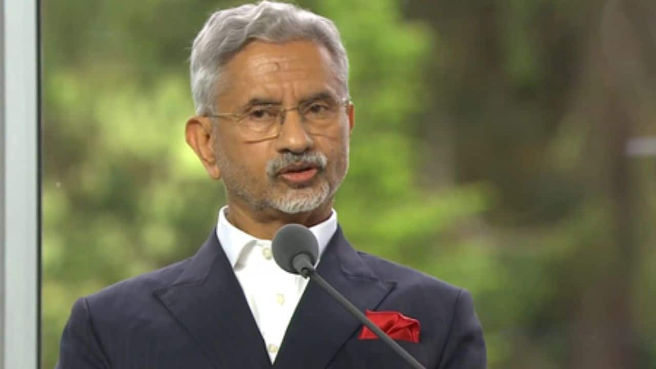 EAM Jaishankar defends India's decision to buy Russian oil, questions ...
