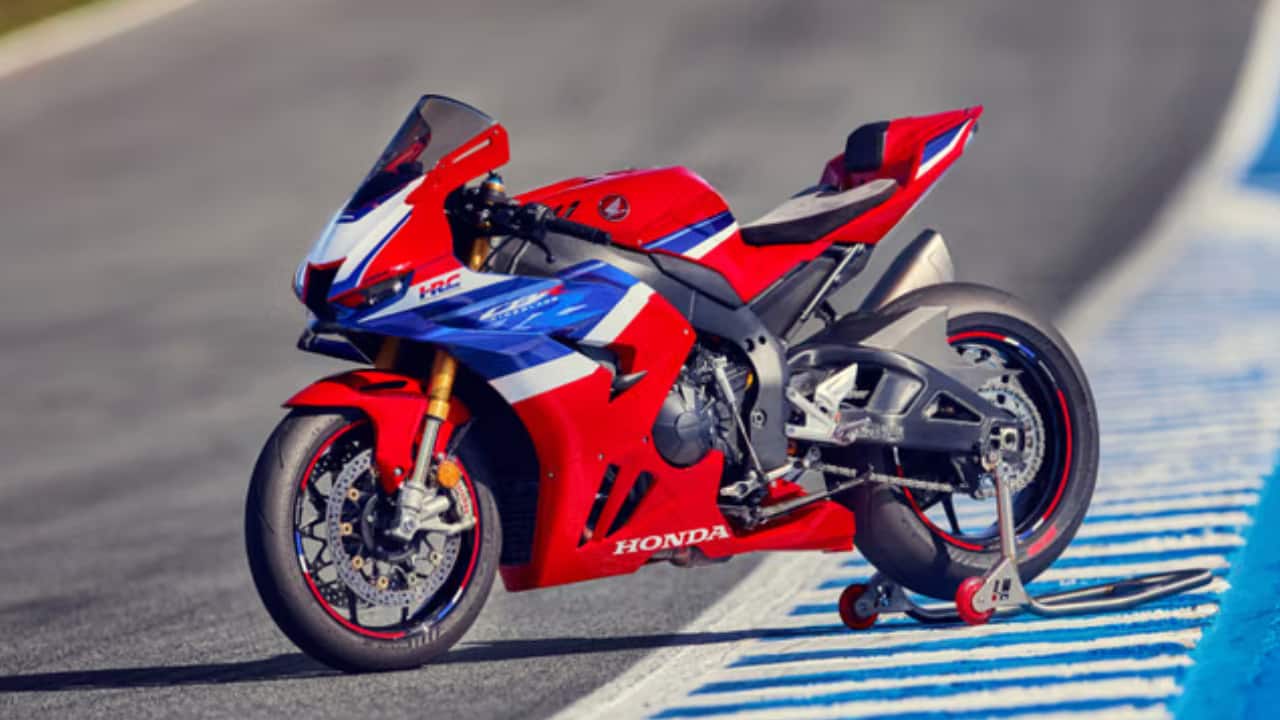 Honda CBR1000RR-R Fireblade SP is back in India, but the new price may ...