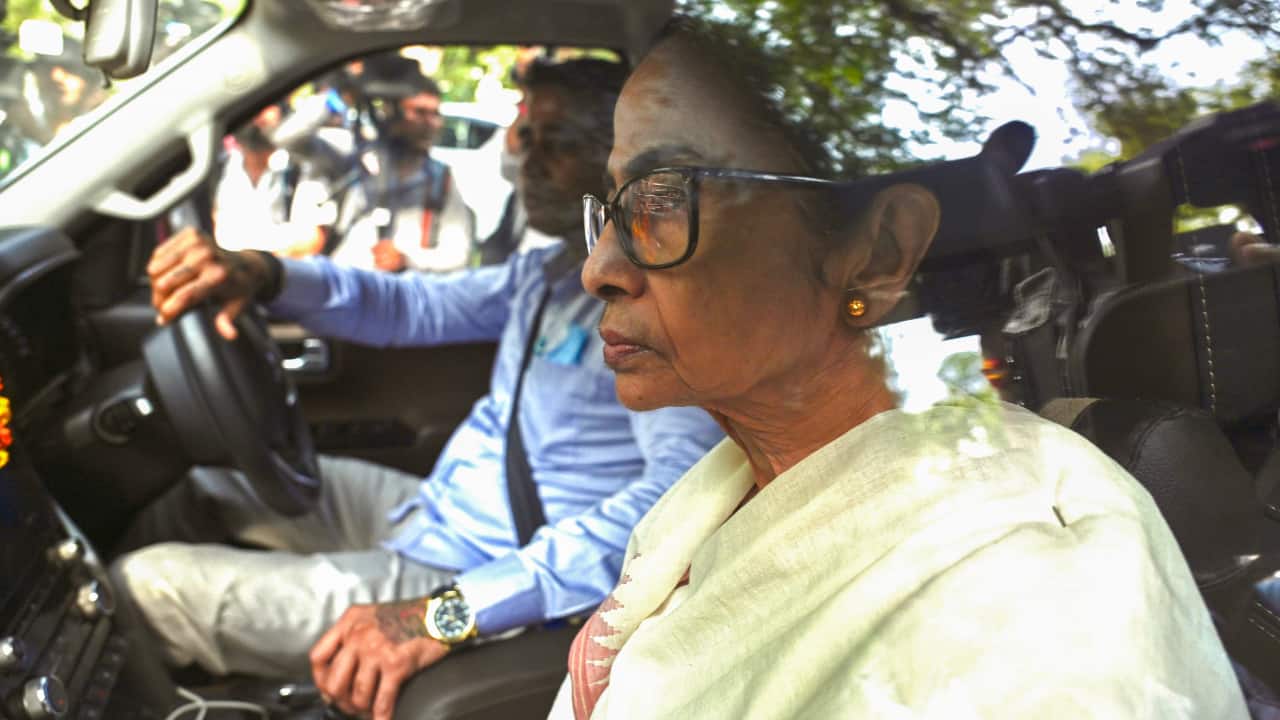 West Bengal CM Mamata Banerjee faces FIR for controversial remarks ...