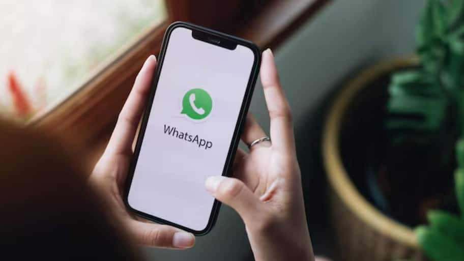 Hack of the day: How to read WhatsApp messages secretly without opening ...