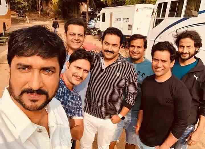 Mahesh Manjrekar to turn baddie with Karan Pandey for Bhojpuri film ...