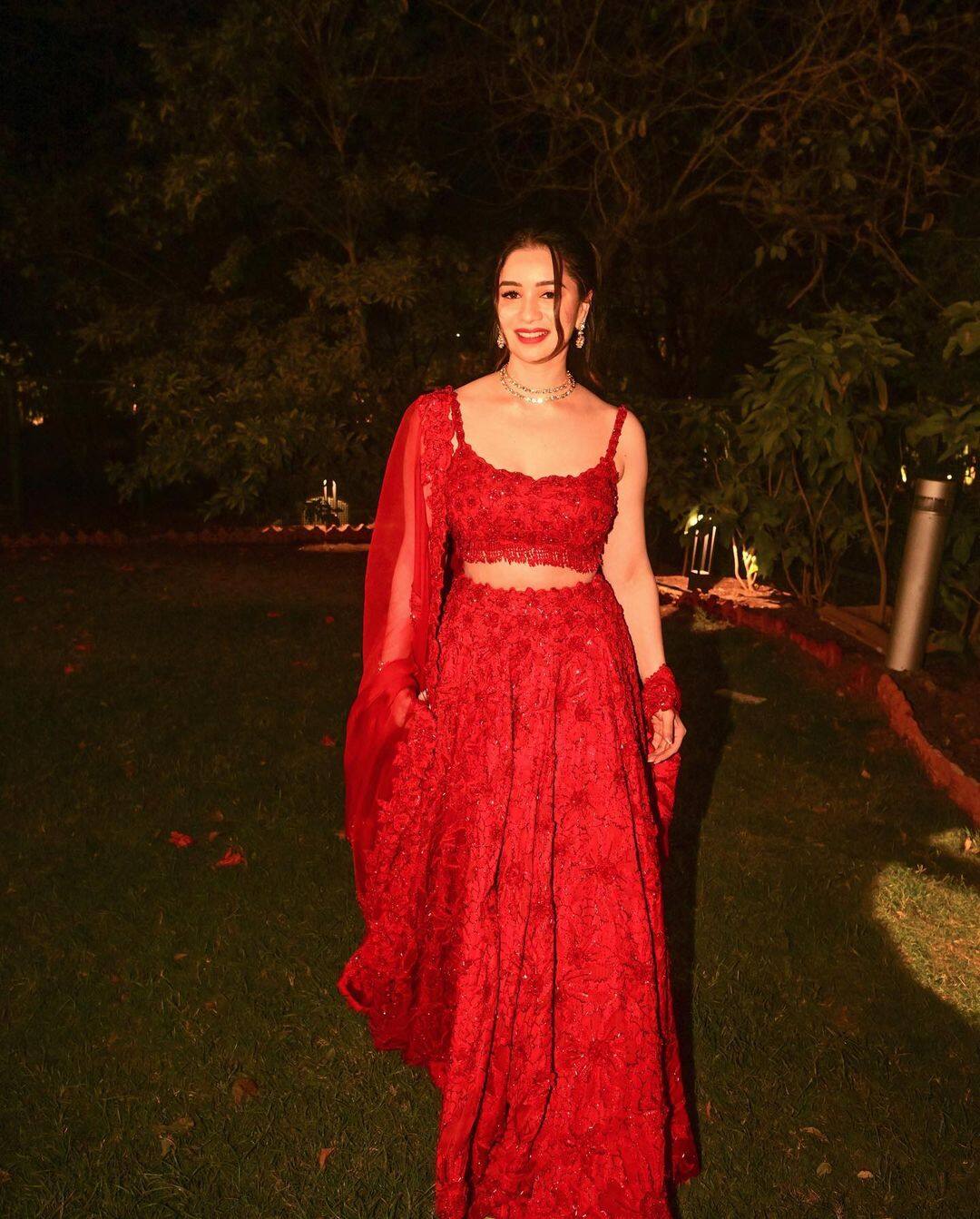 Sara Tendulkar Dazzles In Festive Pink Sharara, Sparking 'Shadi-Ready ...