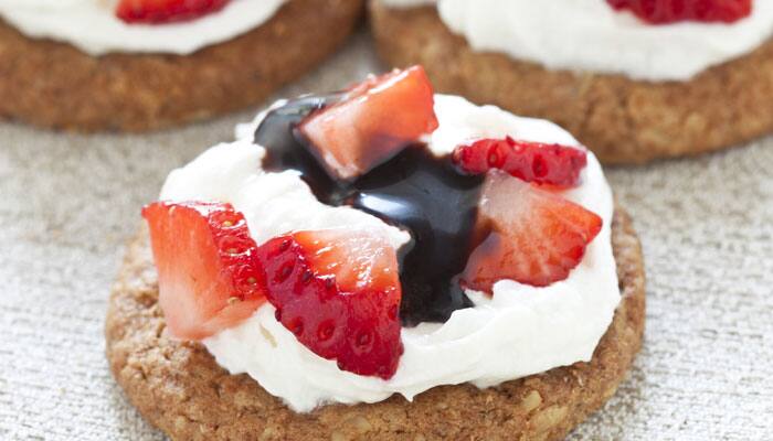 Five healthy snacks to gorge on this Christmas! | Healthy Eating News ...