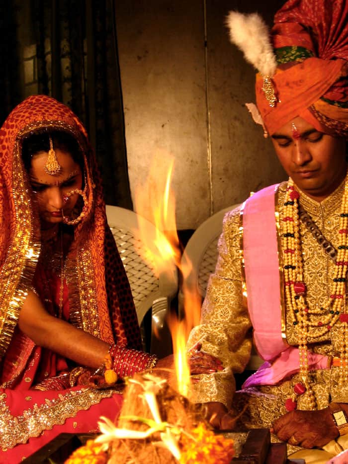 Know what Saat Phere in Hindu weddings symbolise and mean ...