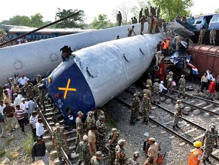 UP train crash toll rises to 28, probe to begin tomorrow | Uttar ...