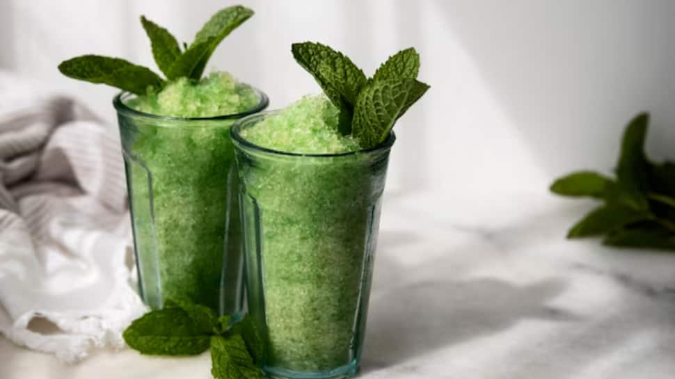8 Creative And Delicious Ways To Use Mint Leaves In Your Summer Diet ...